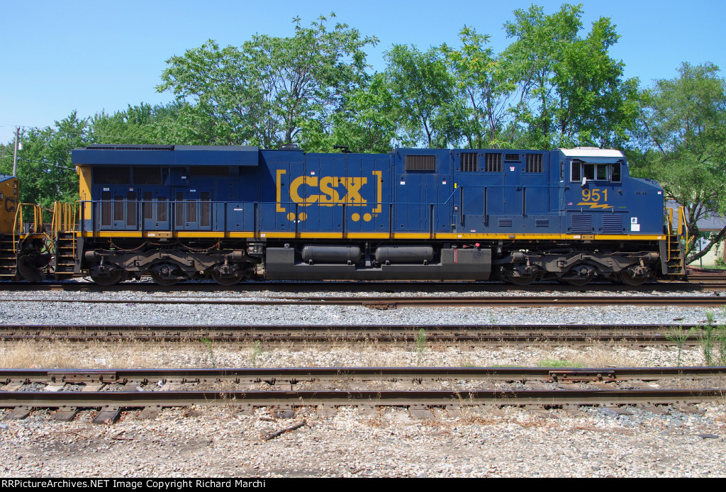 CSX 951